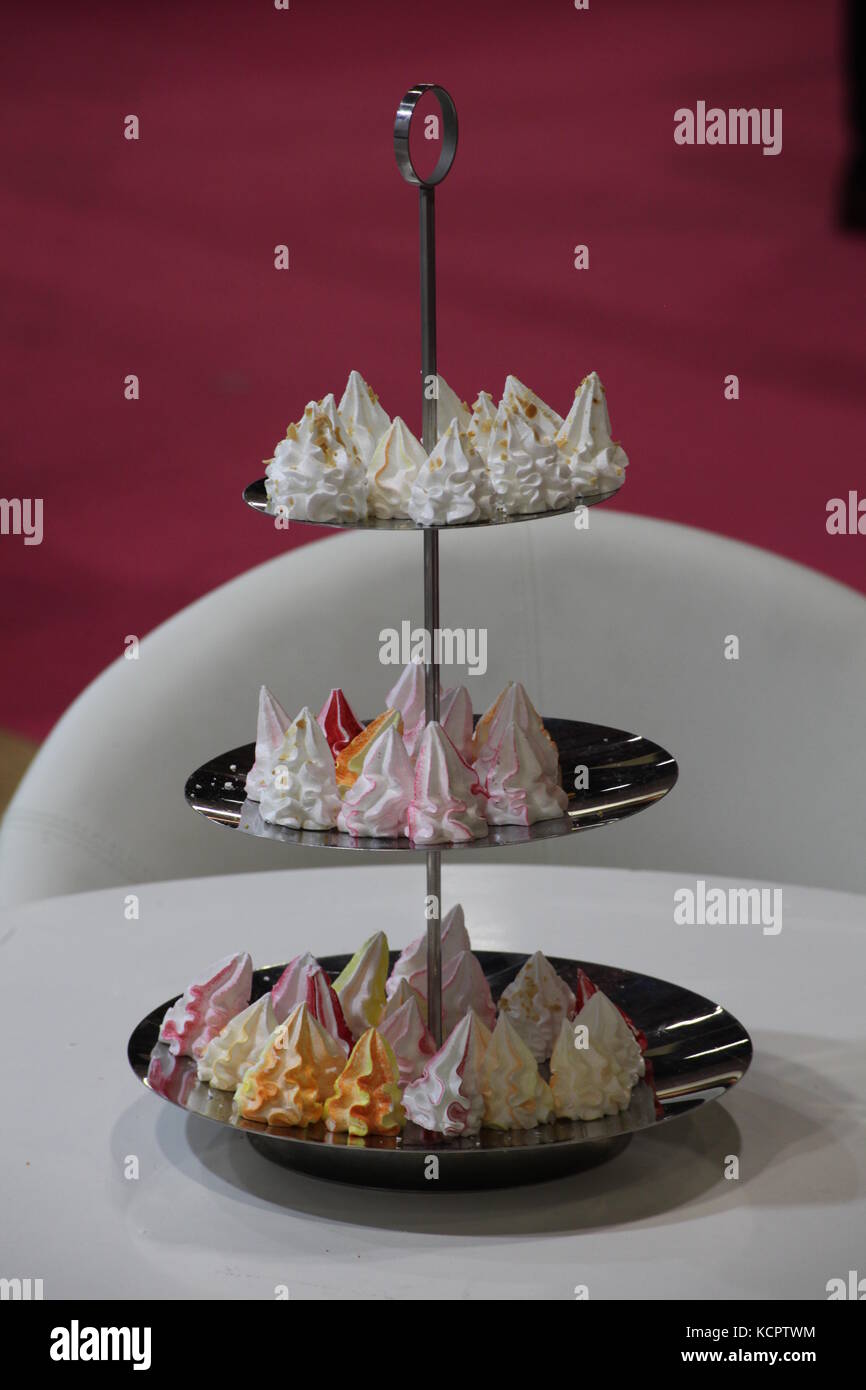 Big ben cake hi-res stock photography and images - Alamy