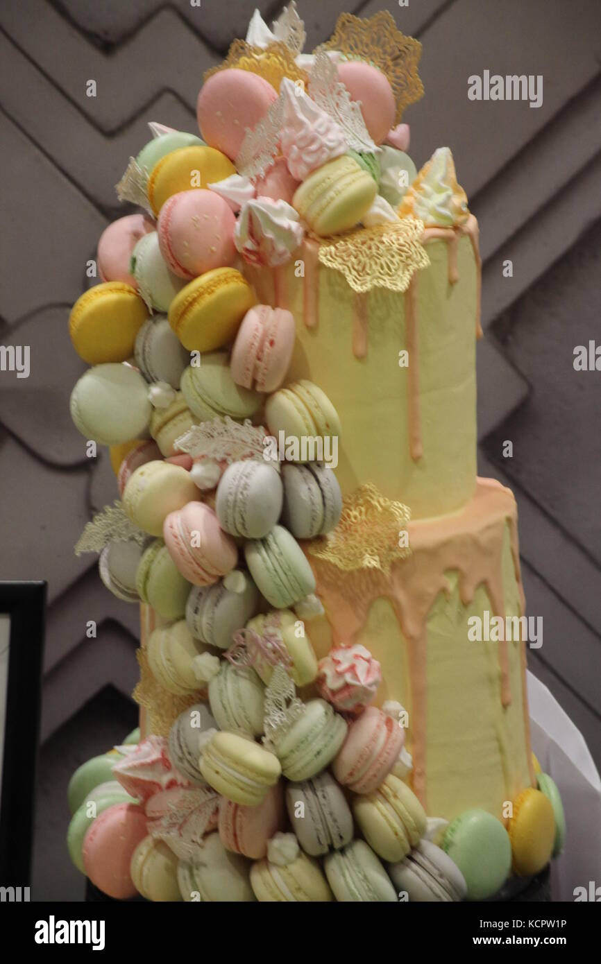 Big ben cake hi-res stock photography and images - Alamy