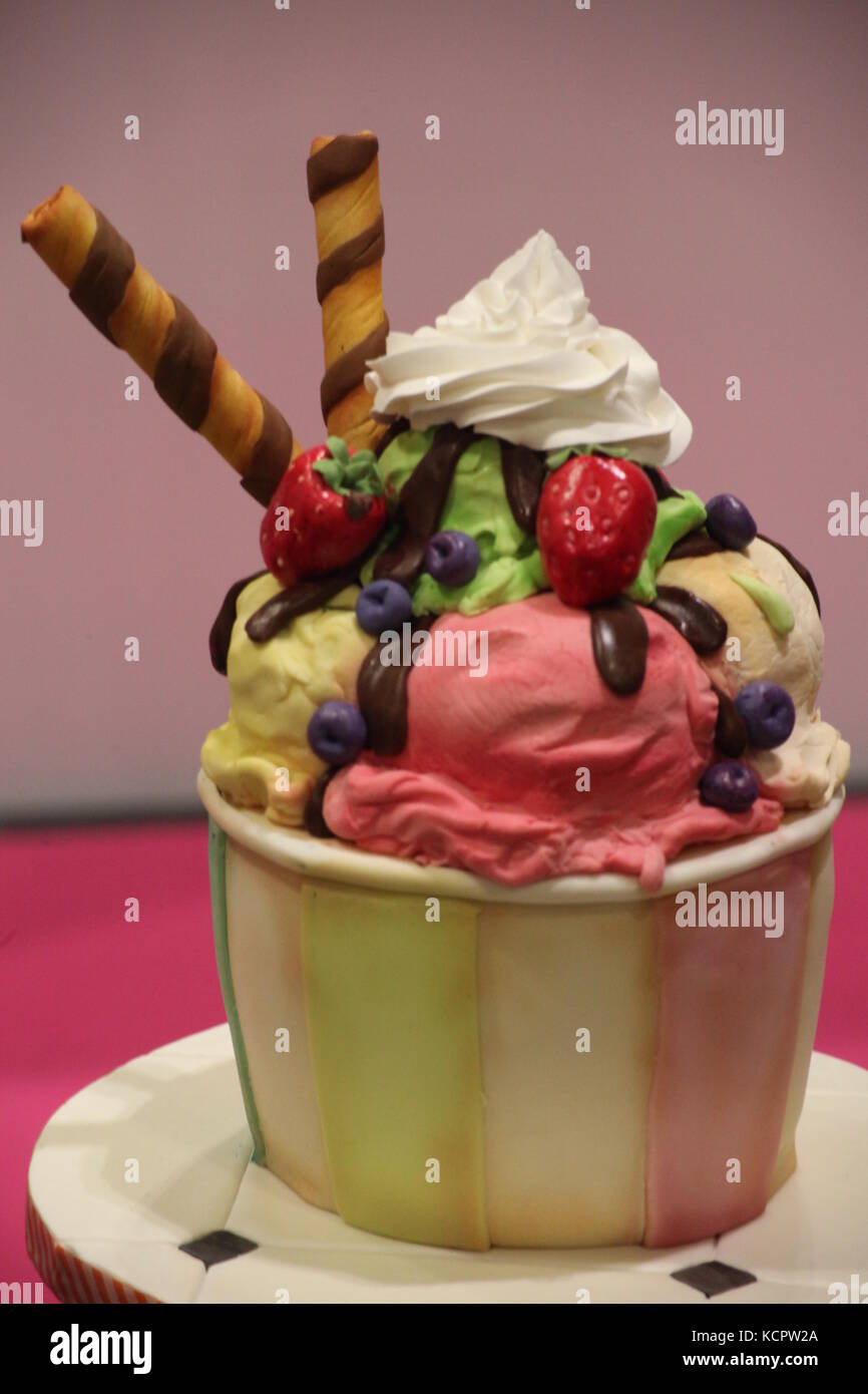 Big ben cake hi-res stock photography and images - Alamy