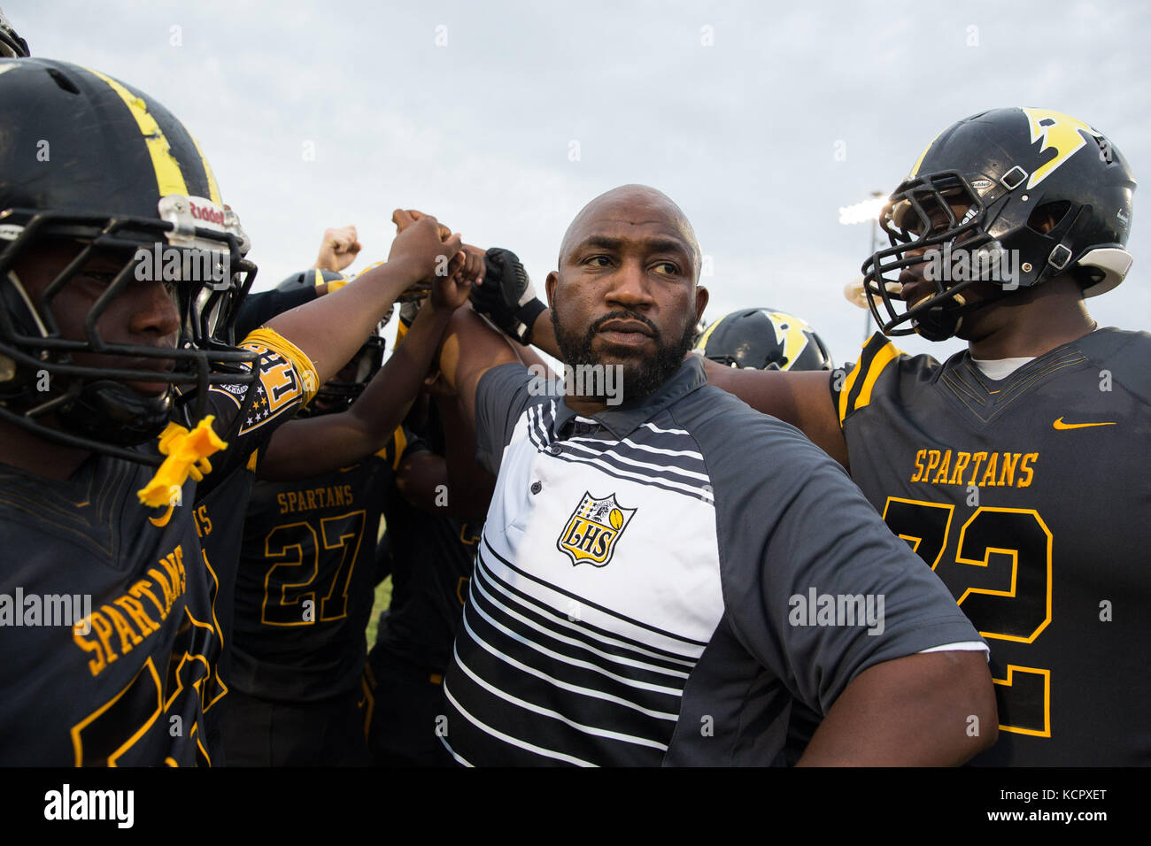 Florida, USA. 6th Oct, 2017. LOREN ELLIOTT | Times .Lakewood head coach ...
