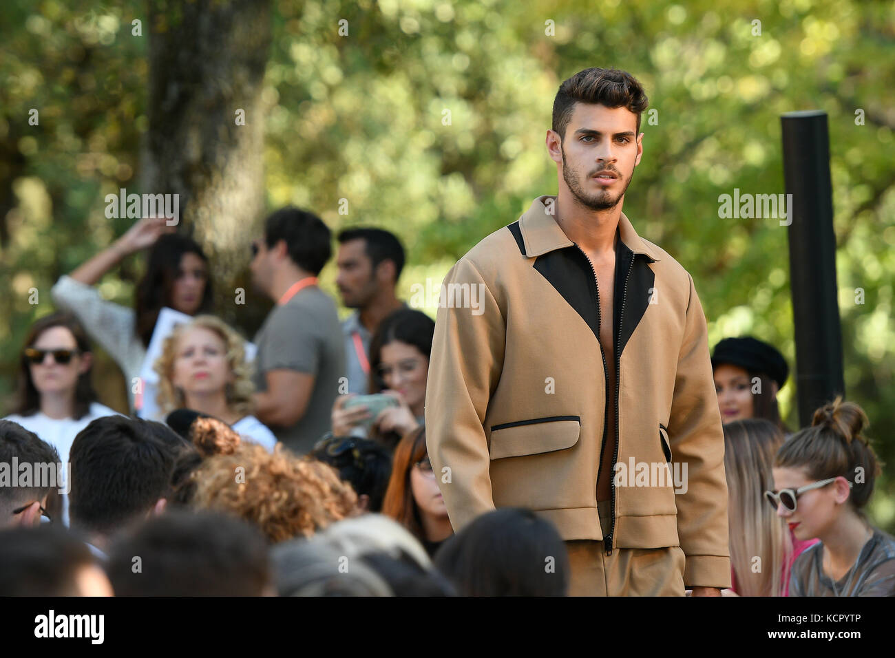 Lisbon, Portugal. 6th Oct, 2017. Model during a Patrick de Pádua ...