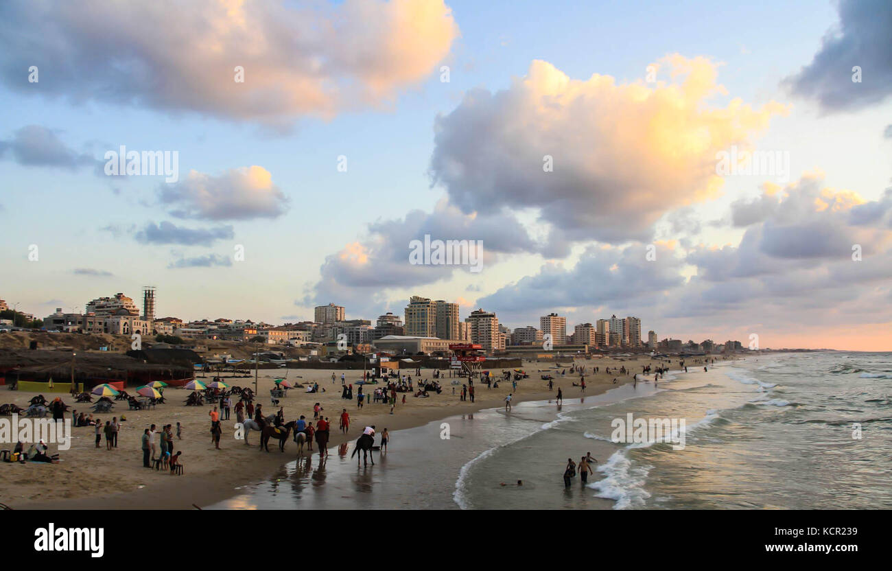 October 6, 2017 - Gaza City, The Gaza Strip, Palestine - Palestinians ...