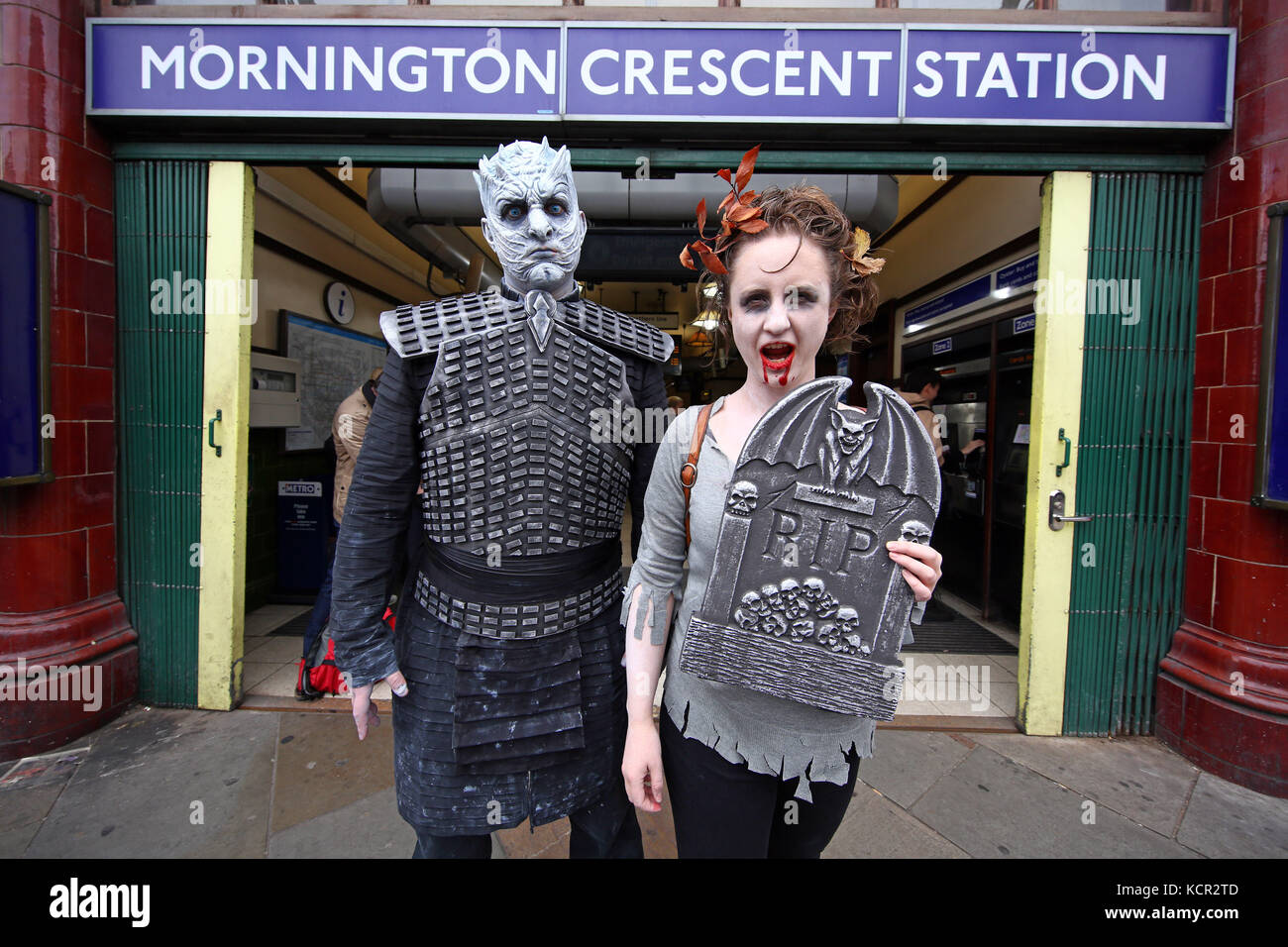 London, UK. 7th Oct, 2017. Participants dressed up as Zombies wandering ...