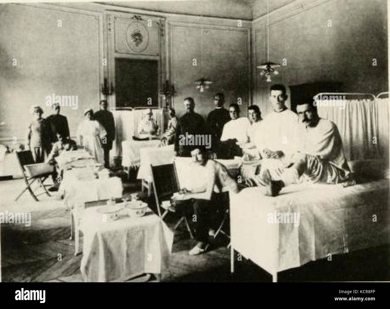 A historical photograph of Base Hospital 32, a military medical ...