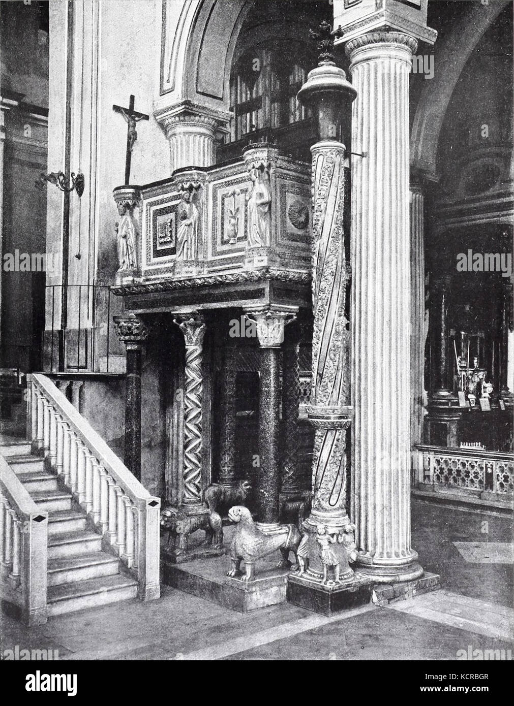 Amboni del duomo di Benevento 02 Stock Photo - Alamy