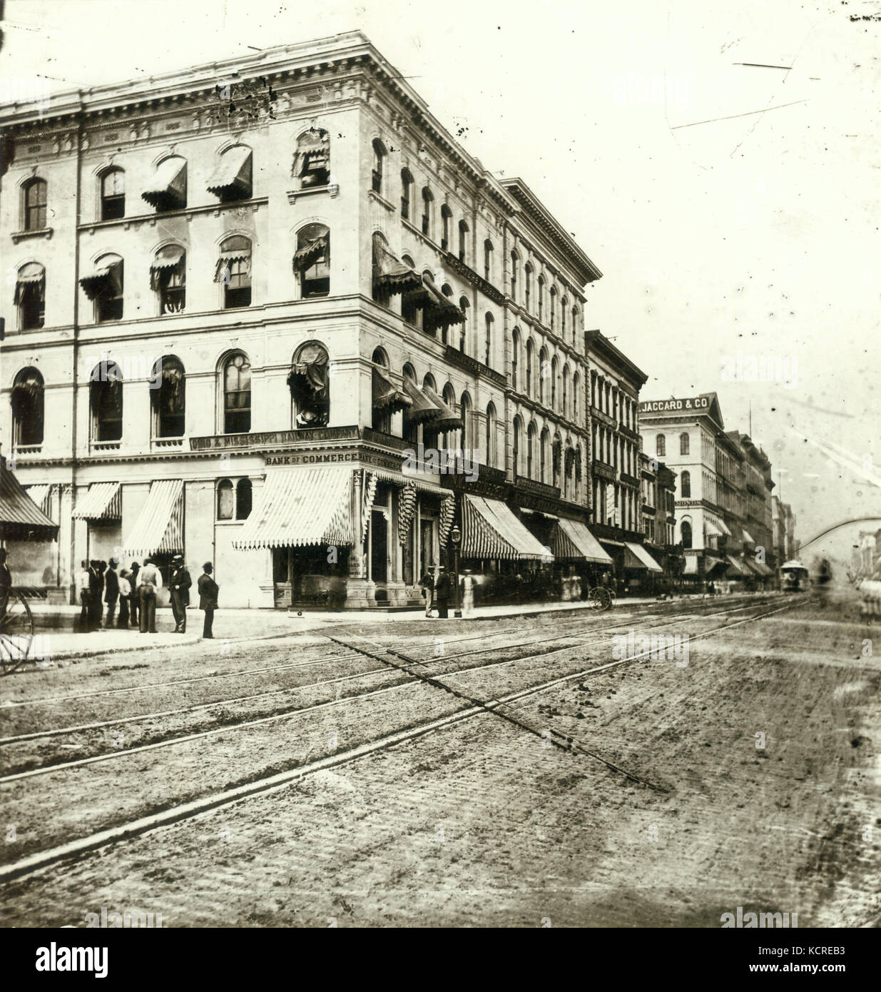 Ann Lucas Hunt building on the northwest corner of Fourth and Olive ...