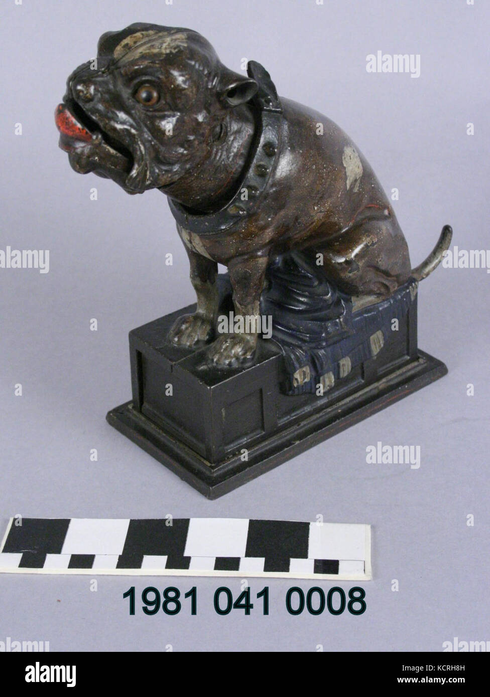 Bull Dog Mechanical Coin Bank Stock Photo - Alamy