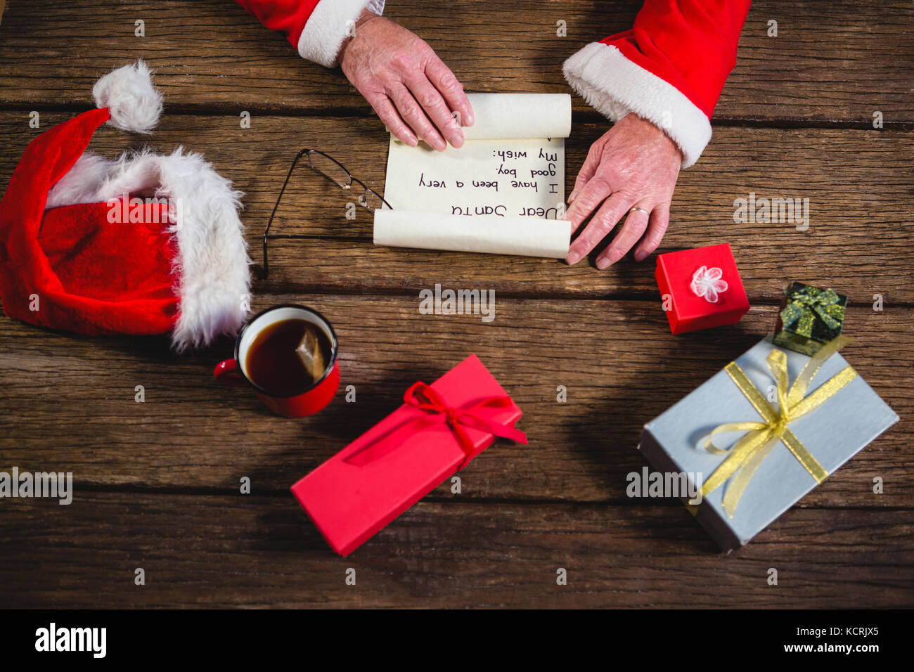 Opening scroll hi-res stock photography and images - Alamy