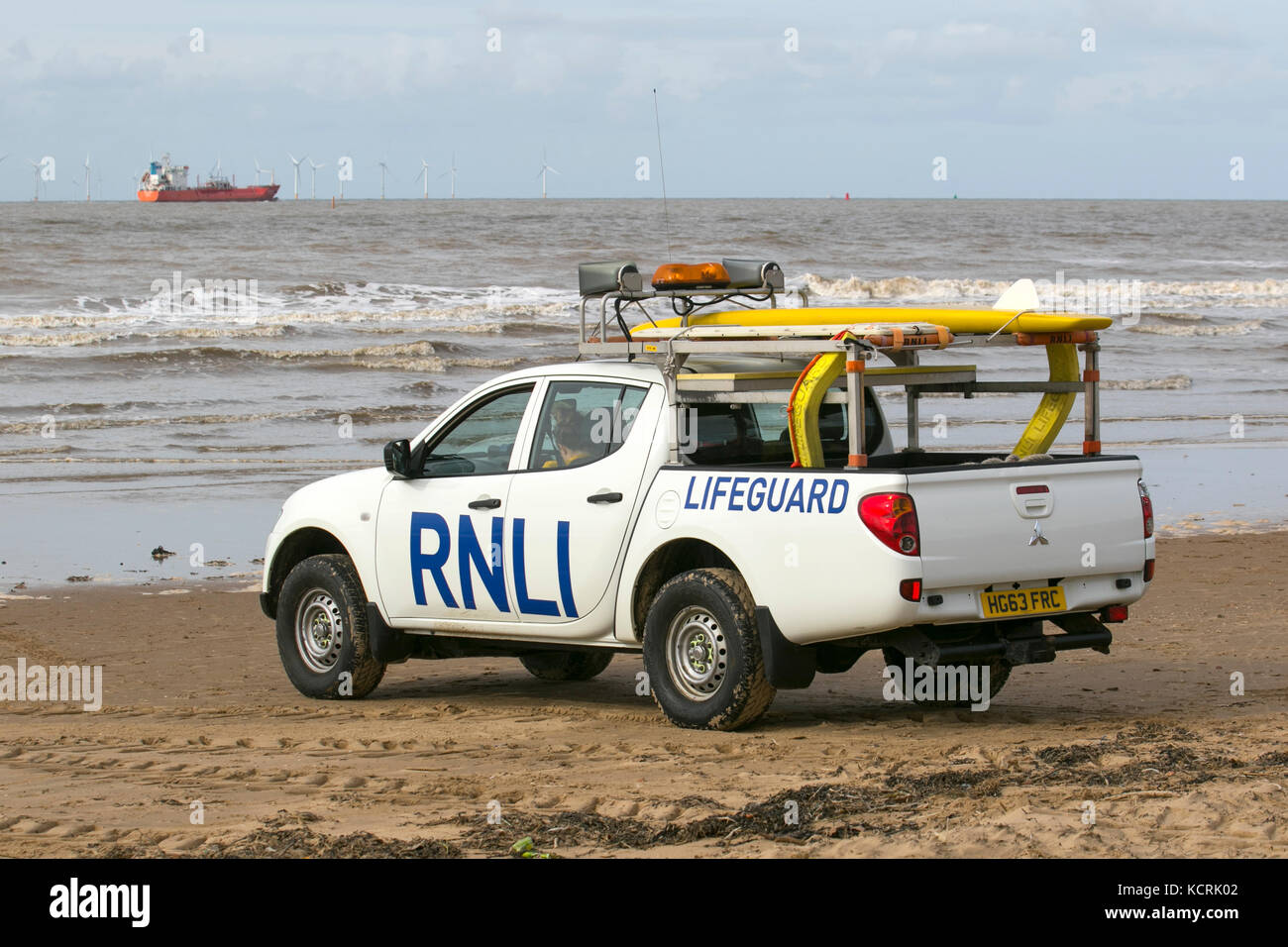 UK Weather: RNLI volunteer Lifeguards practice rescue land-based ﬁrst ...