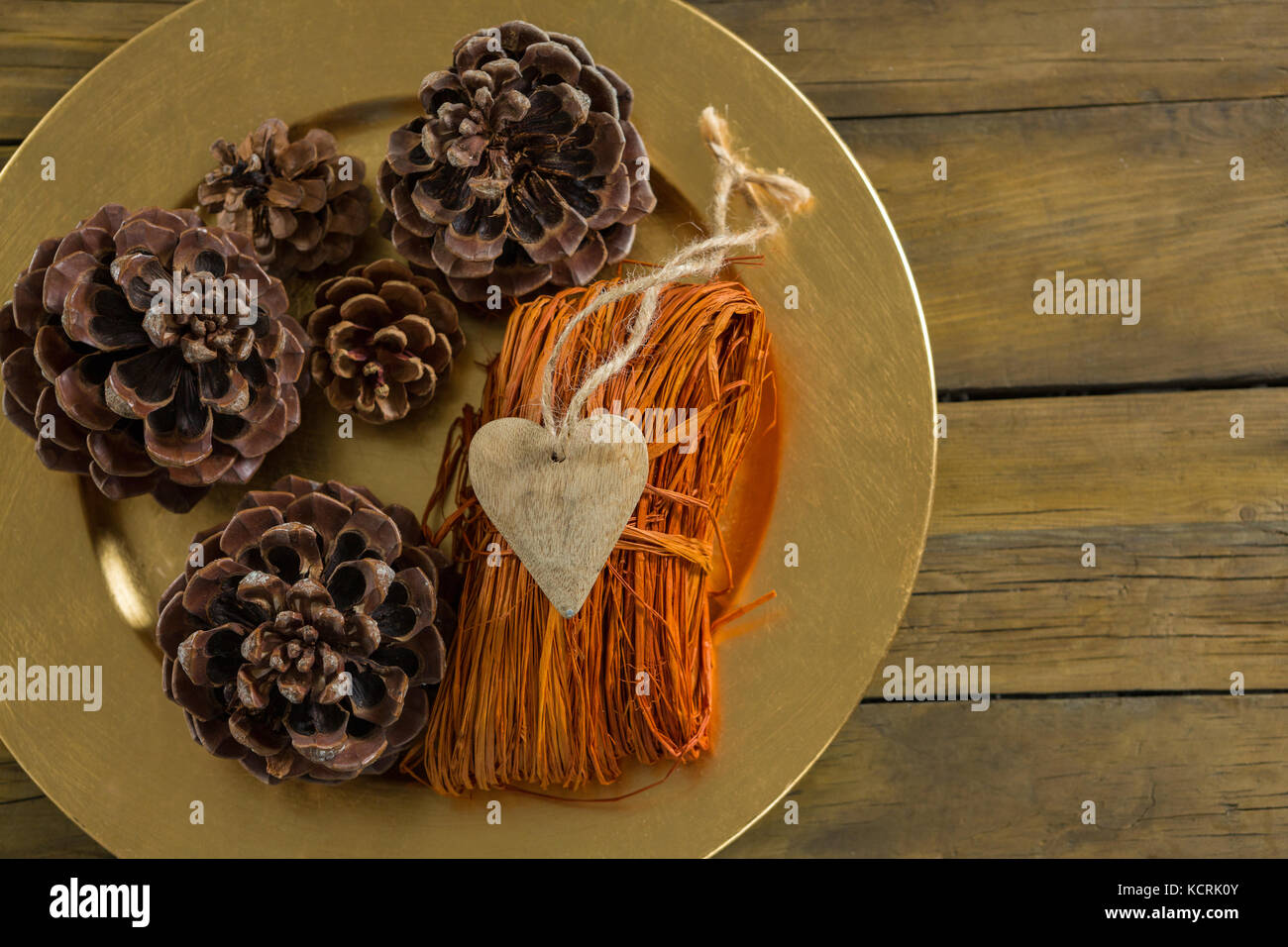 Thread plate hi-res stock photography and images - Alamy