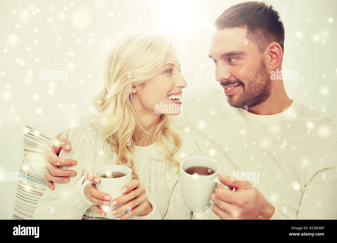 happy couple with cups drinking tea at home Stock Photo - Alamy