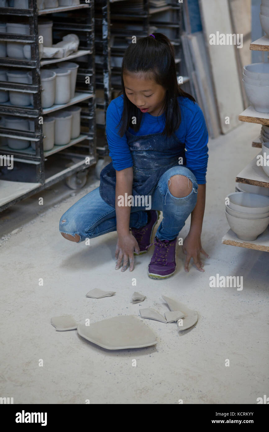 Broken shelf hi-res stock photography and images - Alamy