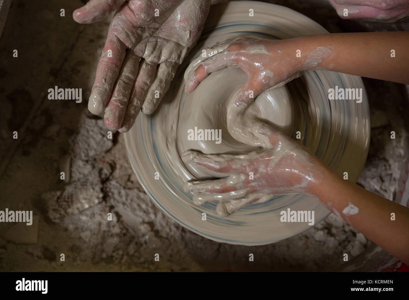 Clay pot making family hi-res stock photography and images - Alamy