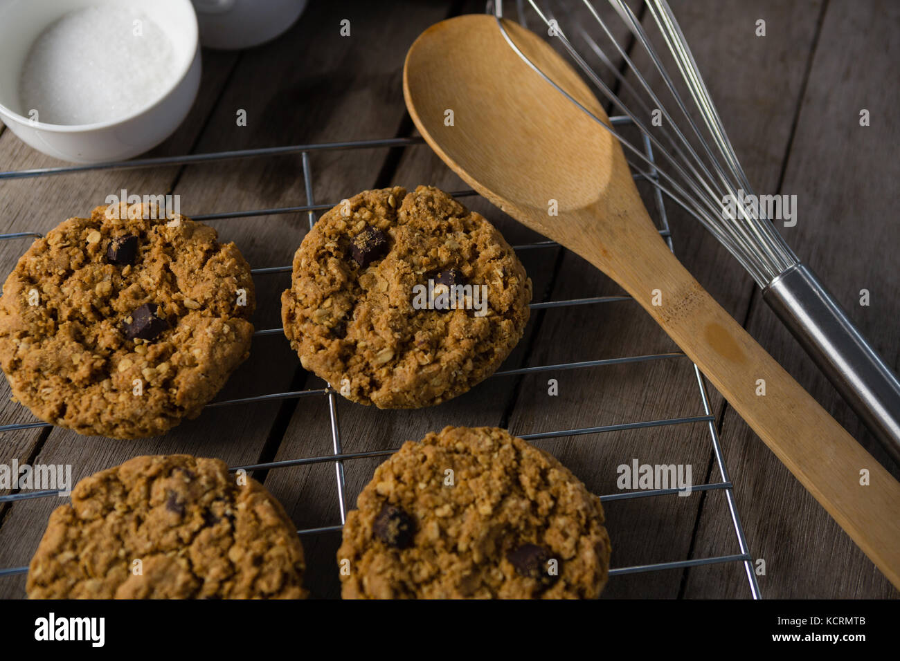 Over head view of fresh baked cookies kept over a cooling rack Stock ...