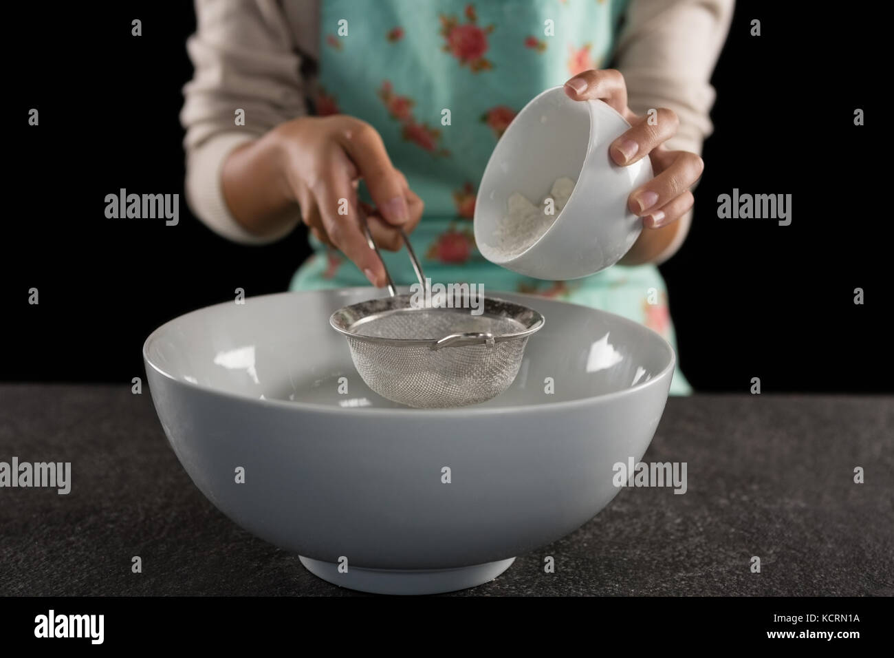 Sieving hi-res stock photography and images - Alamy