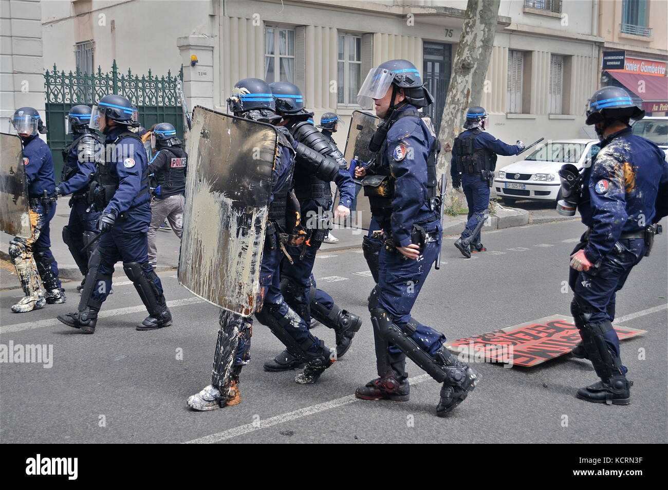 Violents riots ocurs between protesters and police forces apart of anti ...