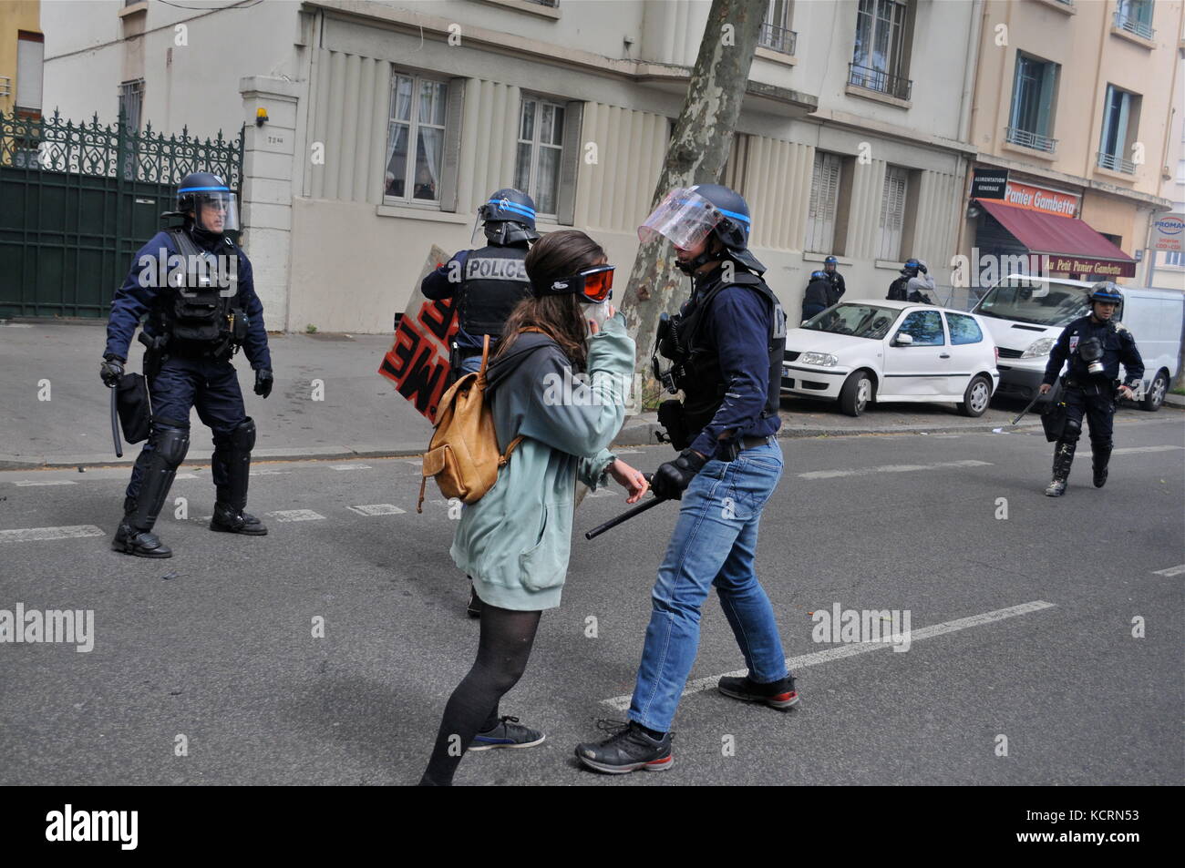 Violents riots ocurs between protesters and police forces apart of anti ...