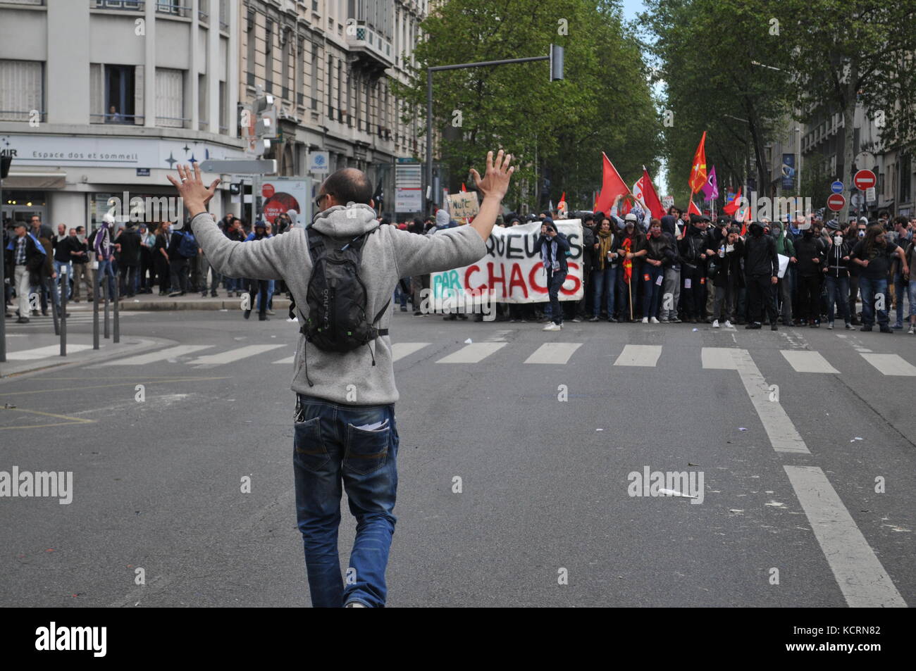 Violents riots ocurs between protesters and police forces apart of anti ...