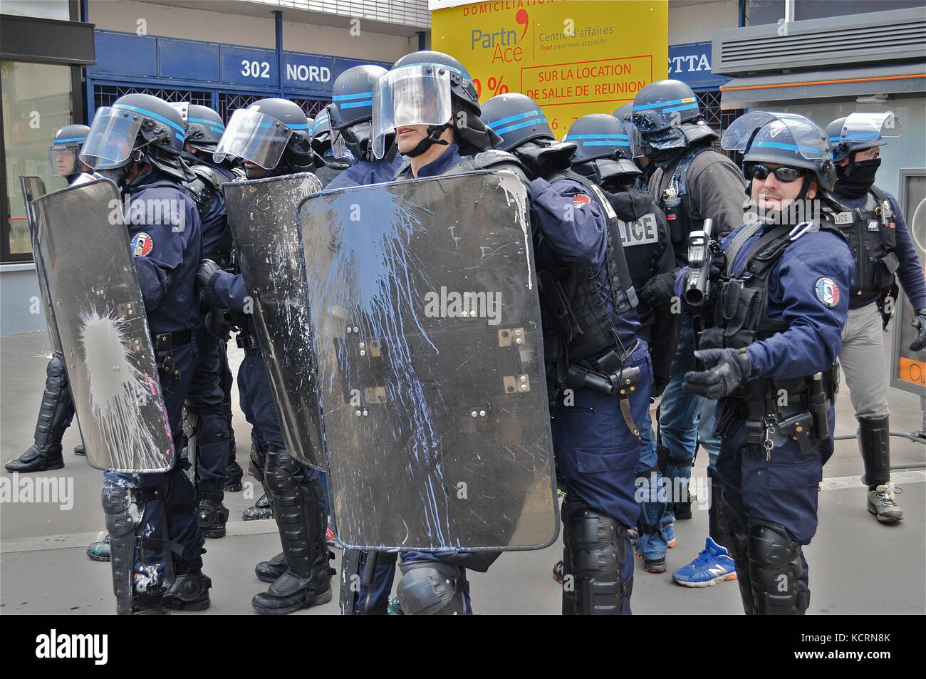 Violents riots ocurs between protesters and police forces apart of anti ...