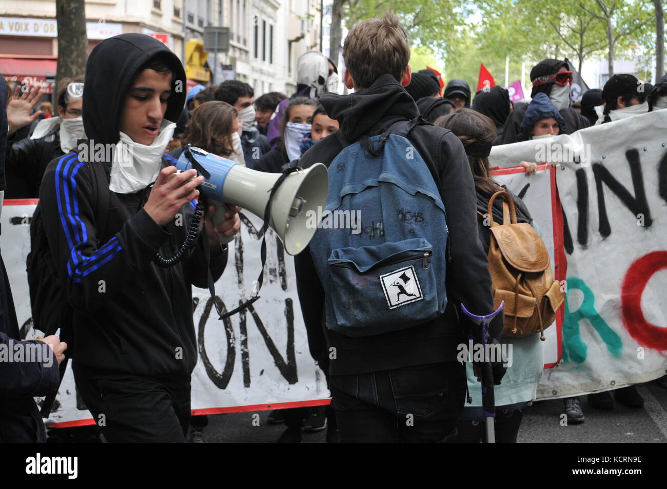 Violents riots ocurs between protesters and police forces apart of anti ...