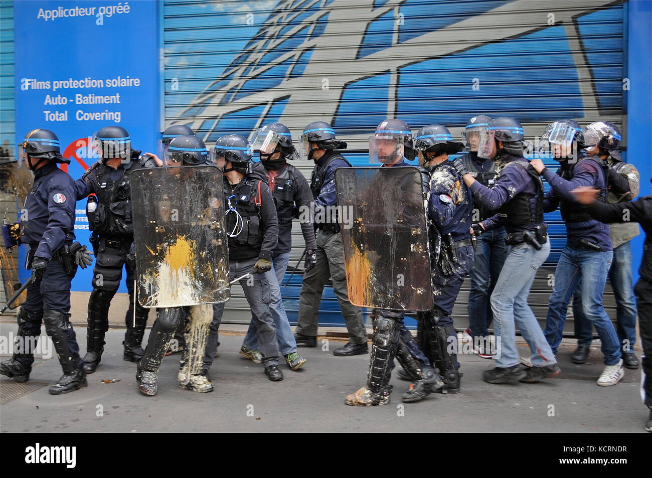 Violents riots ocurs between protesters and police forces apart of anti ...