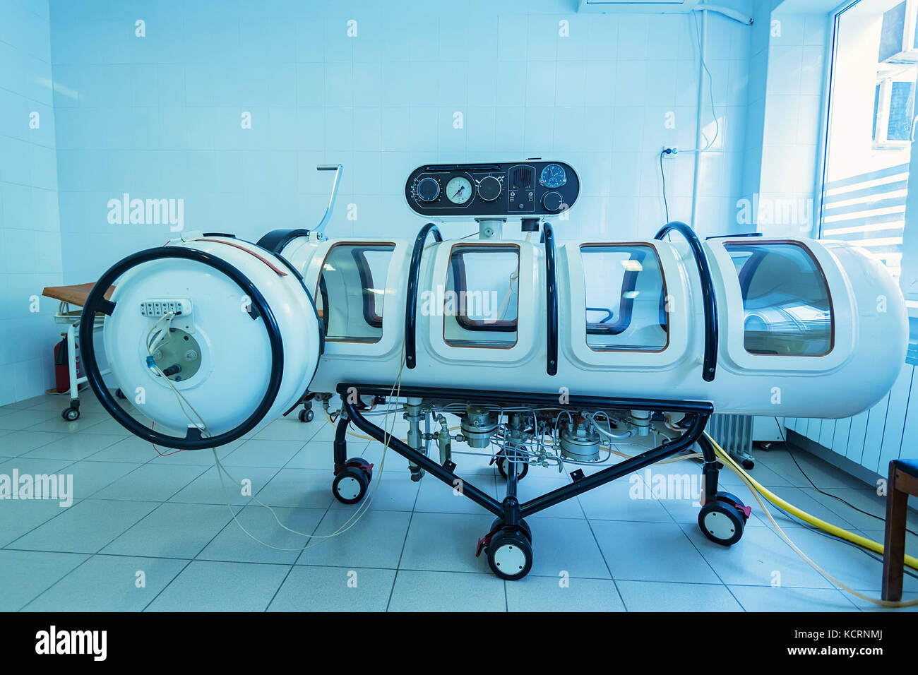 Hyperbaric oxygen therapy chamber tank Stock Photo - Alamy