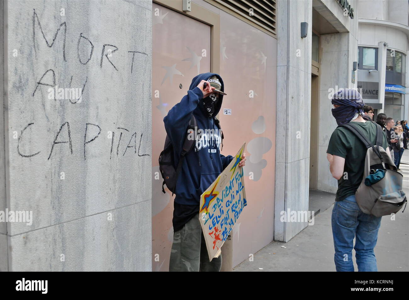 Violents riots ocurs between protesters and police forces apart of anti ...