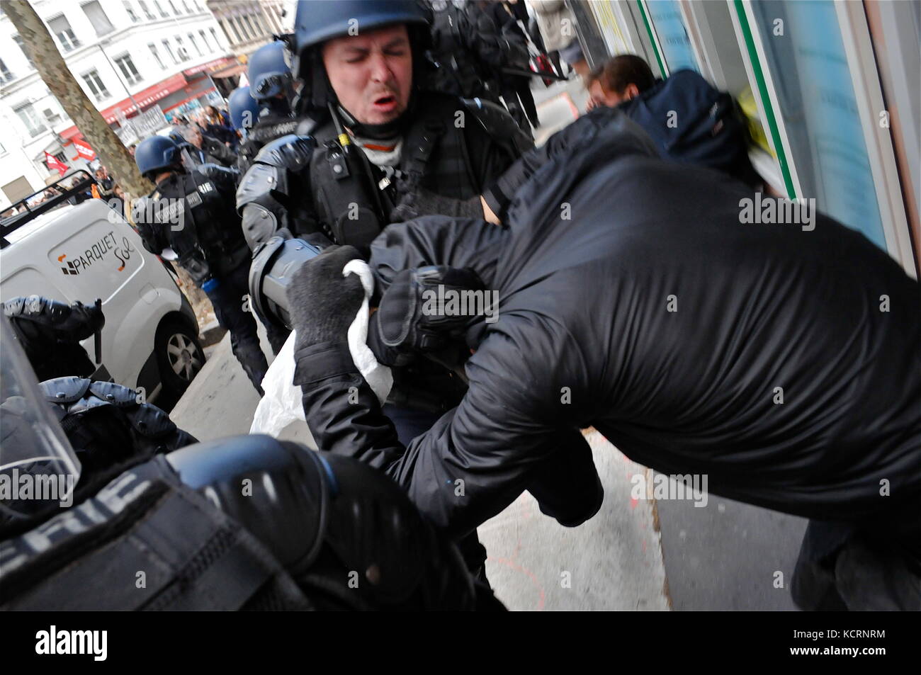 Violents riots ocurs between protesters and police forces apart of anti ...