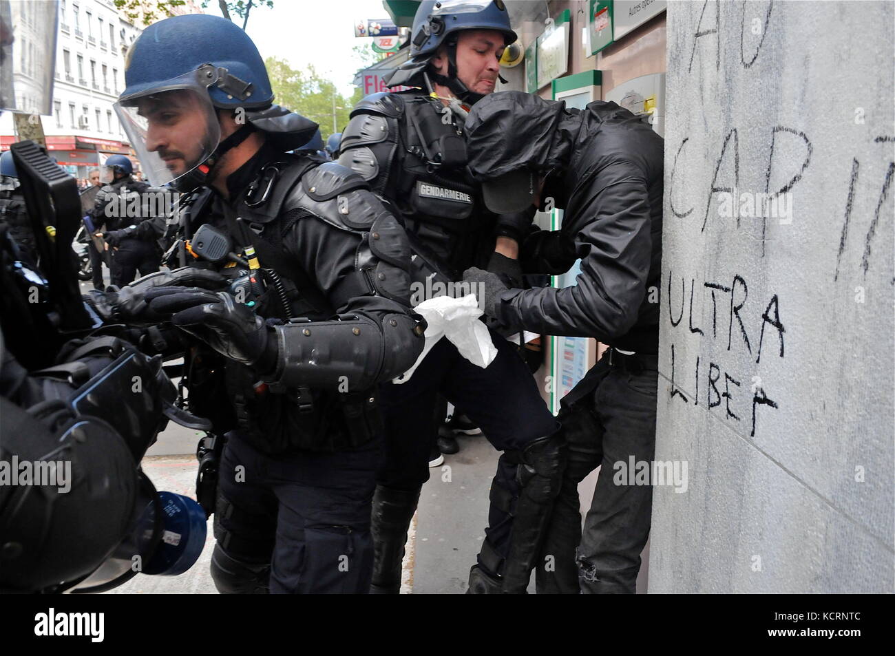 Violents riots ocurs between protesters and police forces apart of anti ...