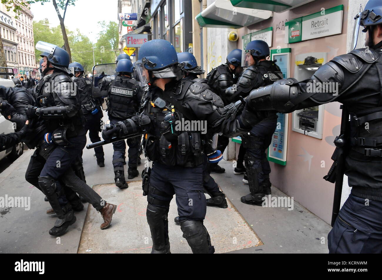 Violents riots ocurs between protesters and police forces apart of anti ...