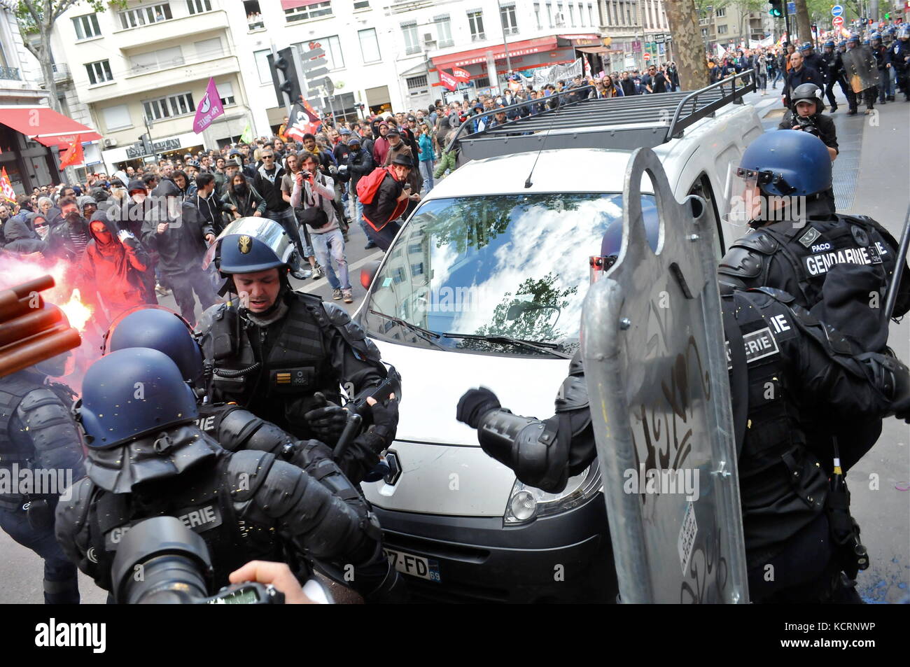 Violents riots ocurs between protesters and police forces apart of anti ...