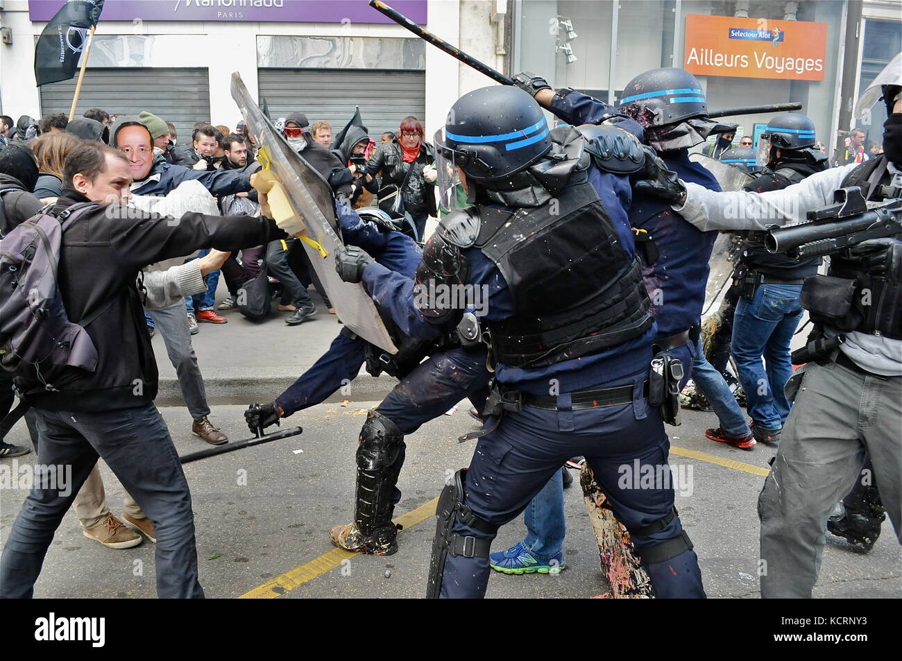 Violents riots ocurs between protesters and police forces apart of anti ...