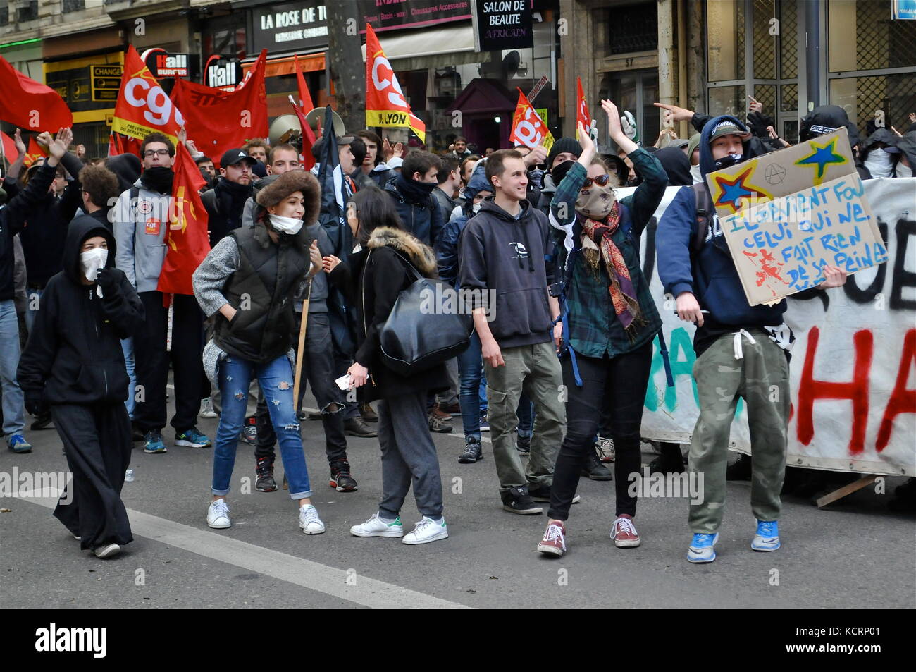 Violents riots ocurs between protesters and police forces apart of anti ...