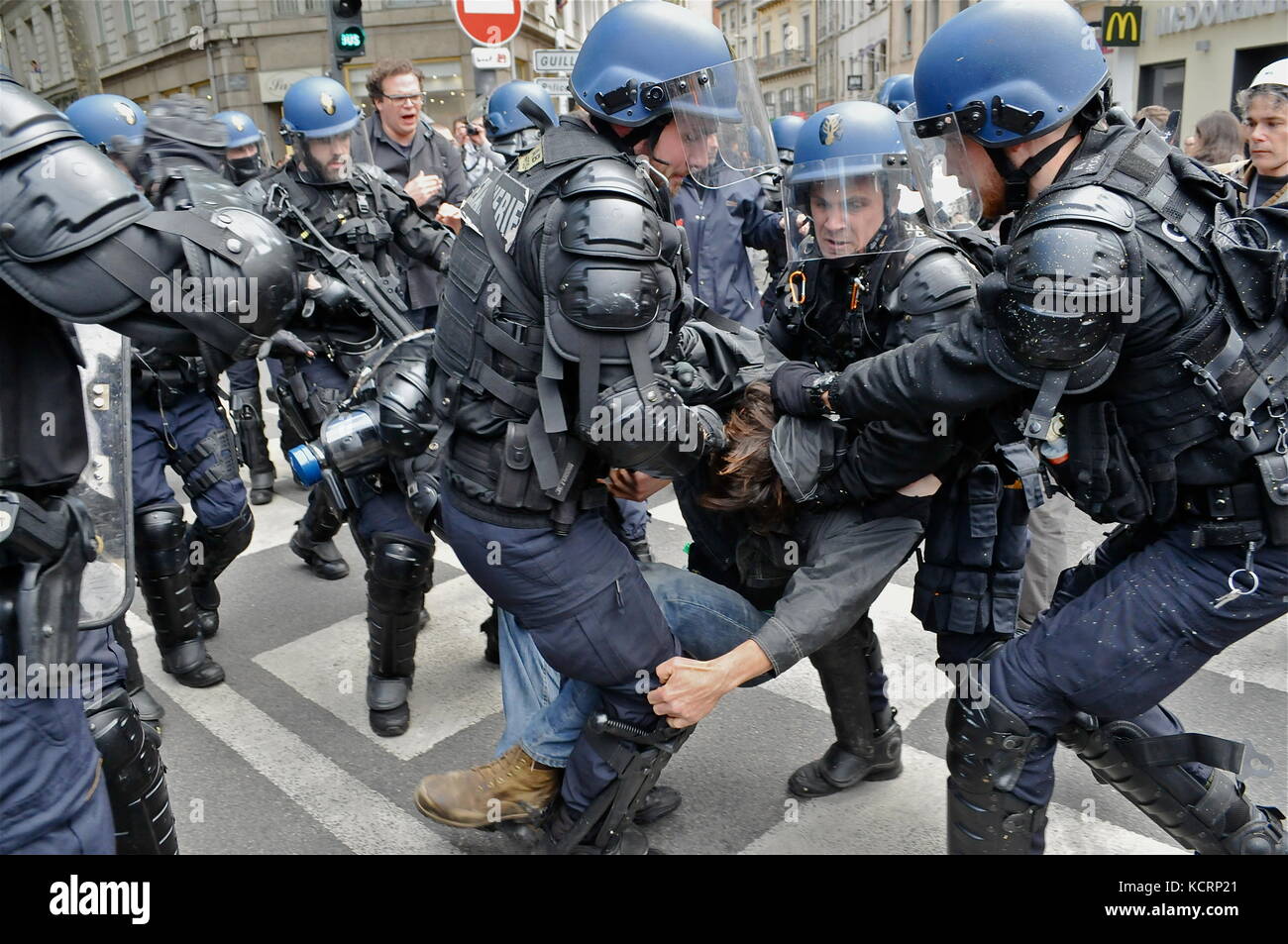 Violents riots ocurs between protesters and police forces apart of anti ...