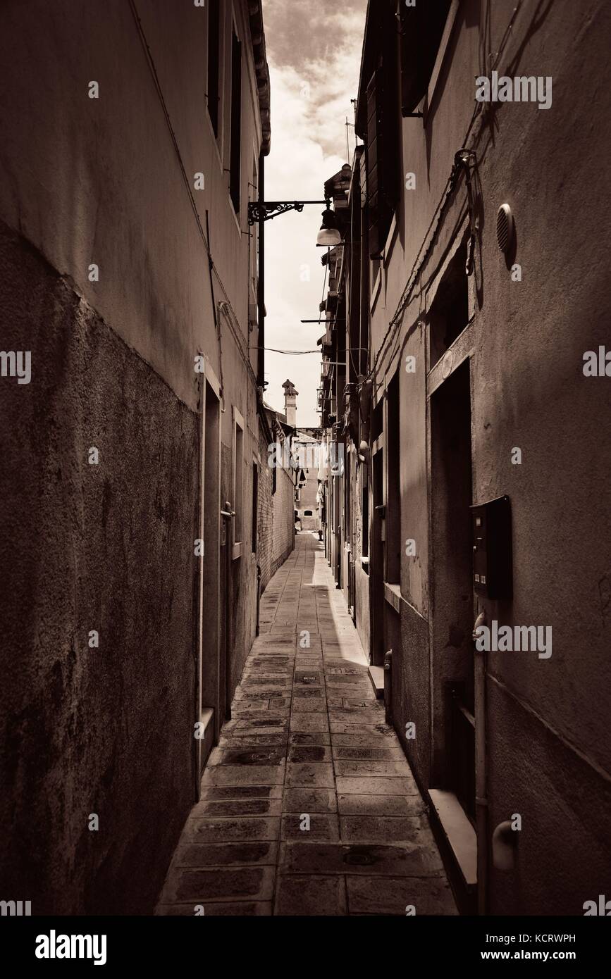 Alley view with historical buildings in Venice, Italy Stock Photo - Alamy
