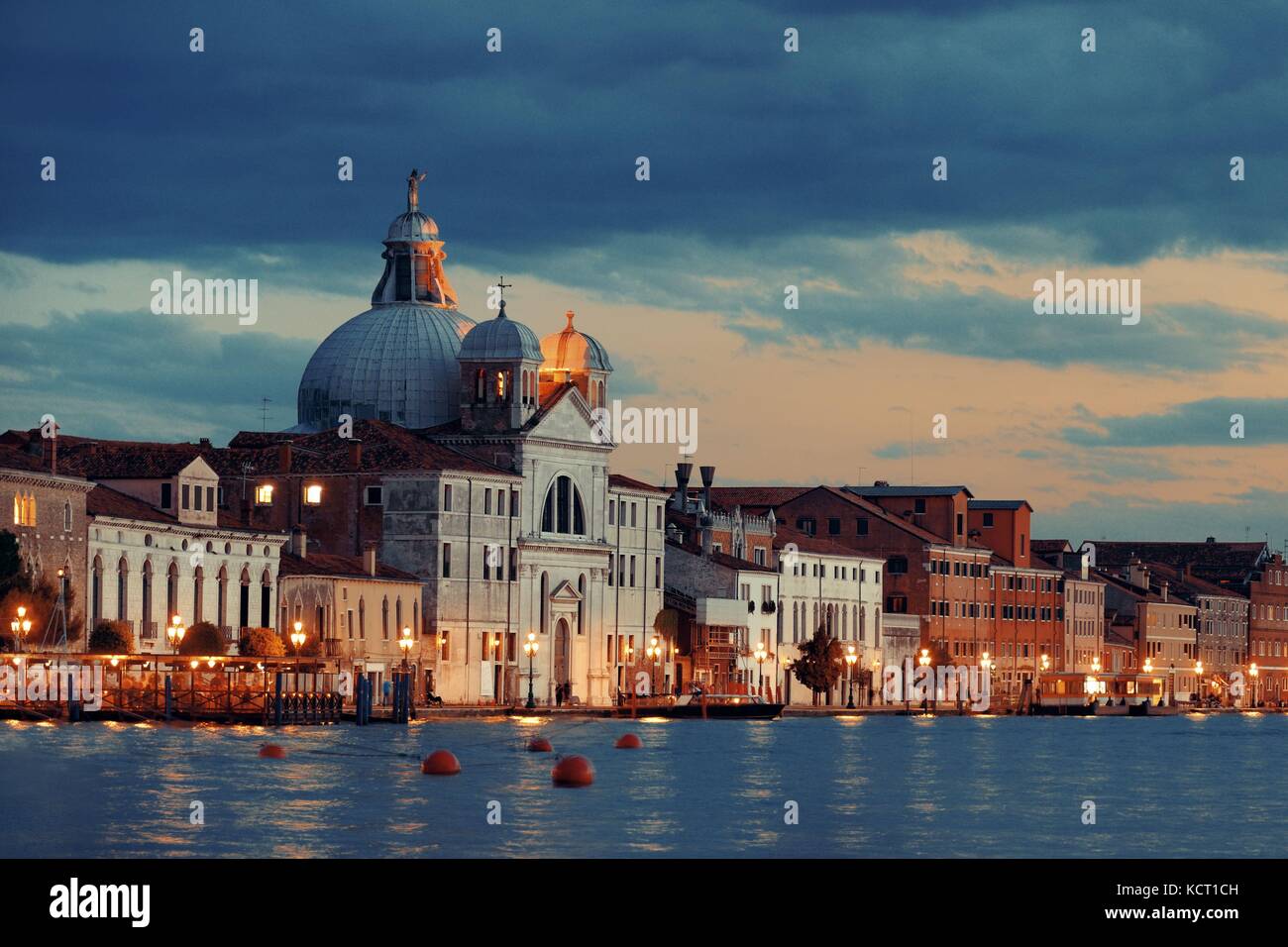 Dome architectures hi-res stock photography and images - Alamy