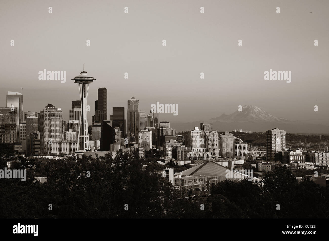 Seattle city skyline with Mt Rainier at sunset with urban office ...