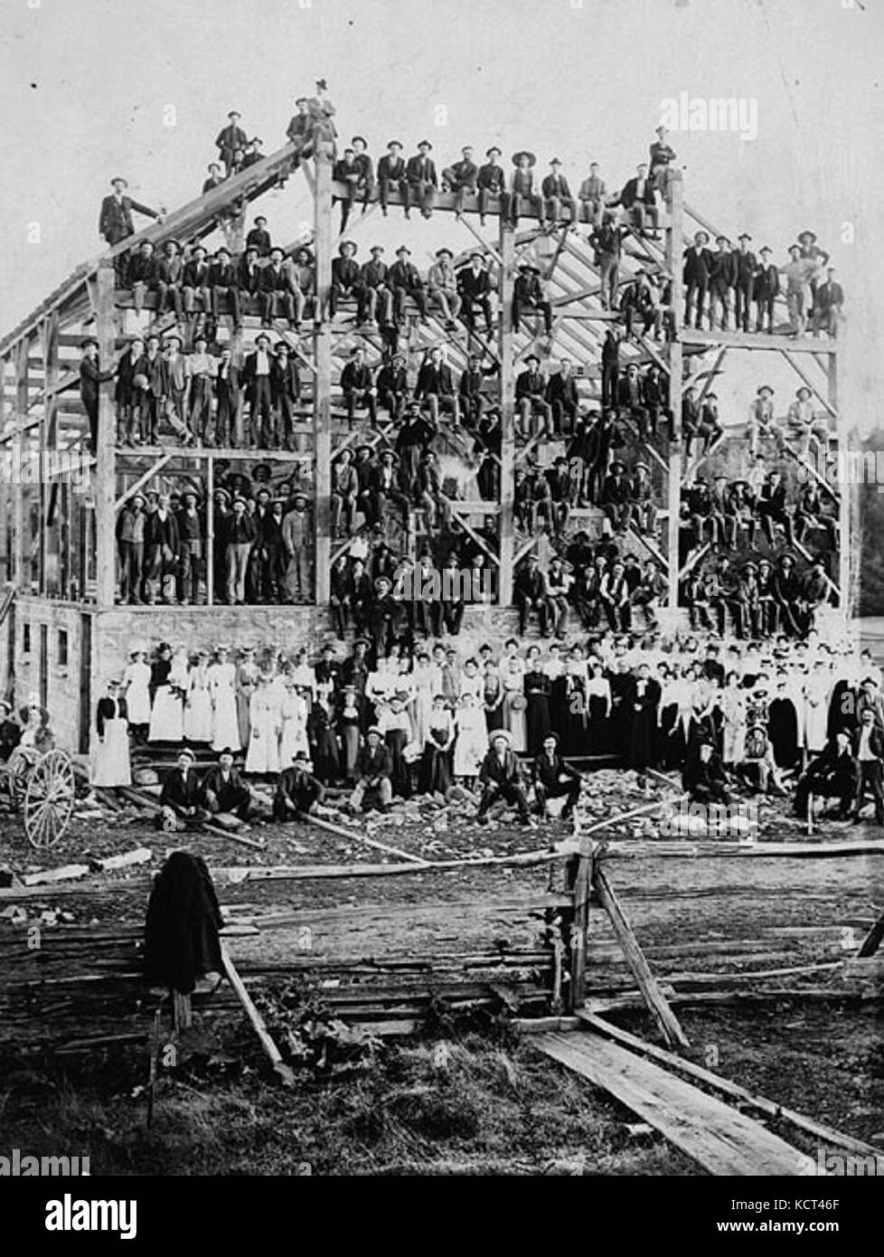 Barn raising in Brampton Stock Photo - Alamy