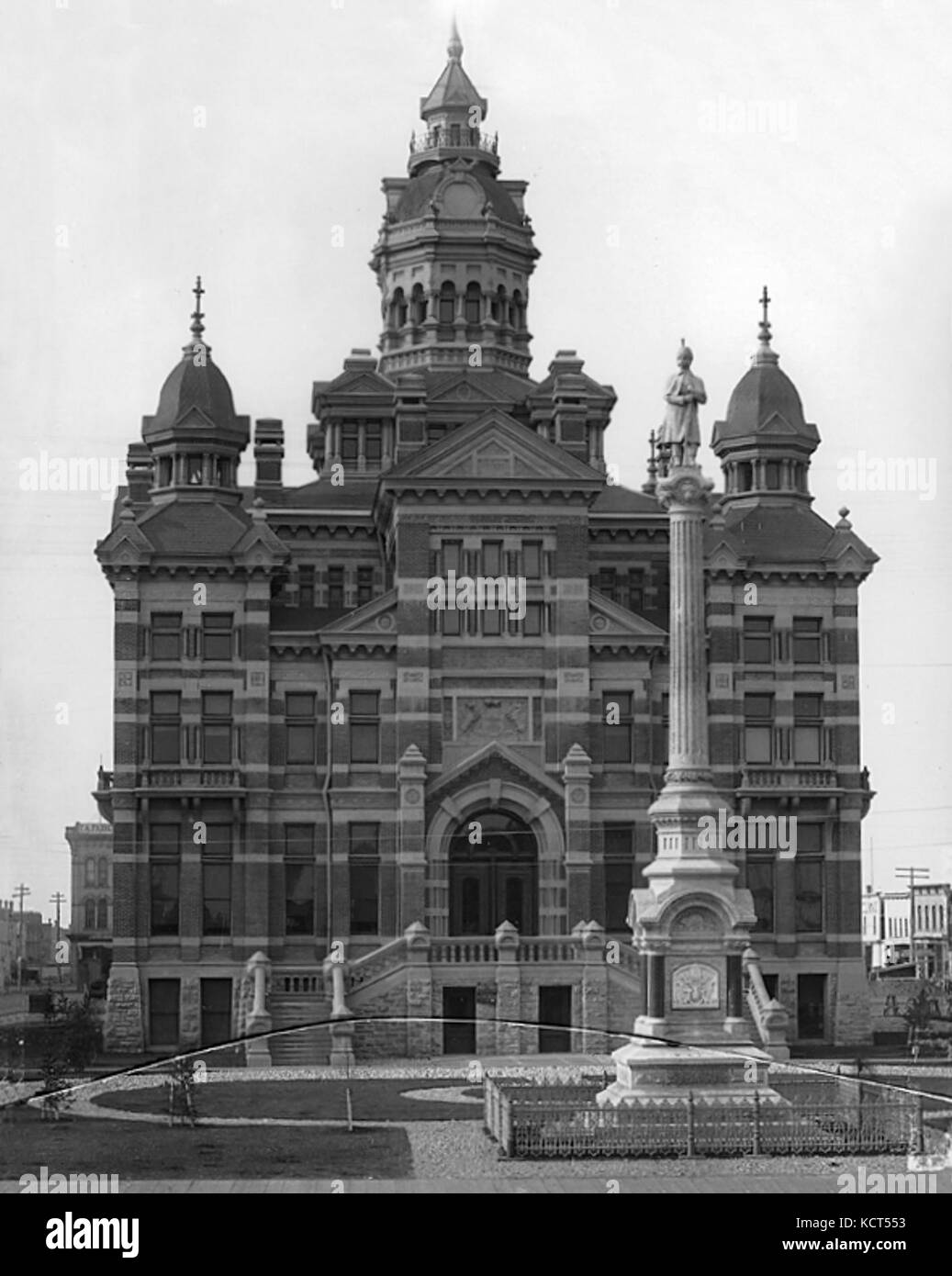 City Hall and Volunteer Monument, Winnipeg, MB, 1887 Stock Photo - Alamy