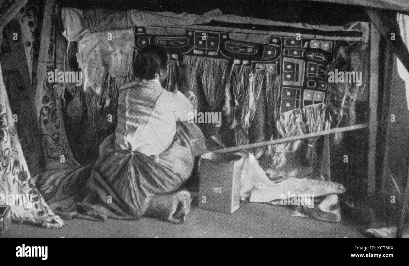 Chilkat weaving hi-res stock photography and images - Alamy