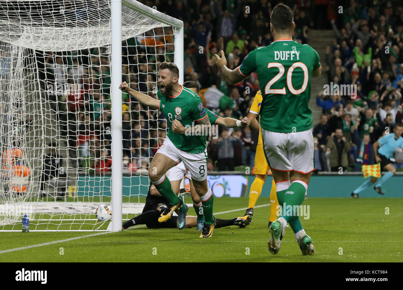 Republic of Ireland's Daryl Murphy celebrates scoring his side's first ...