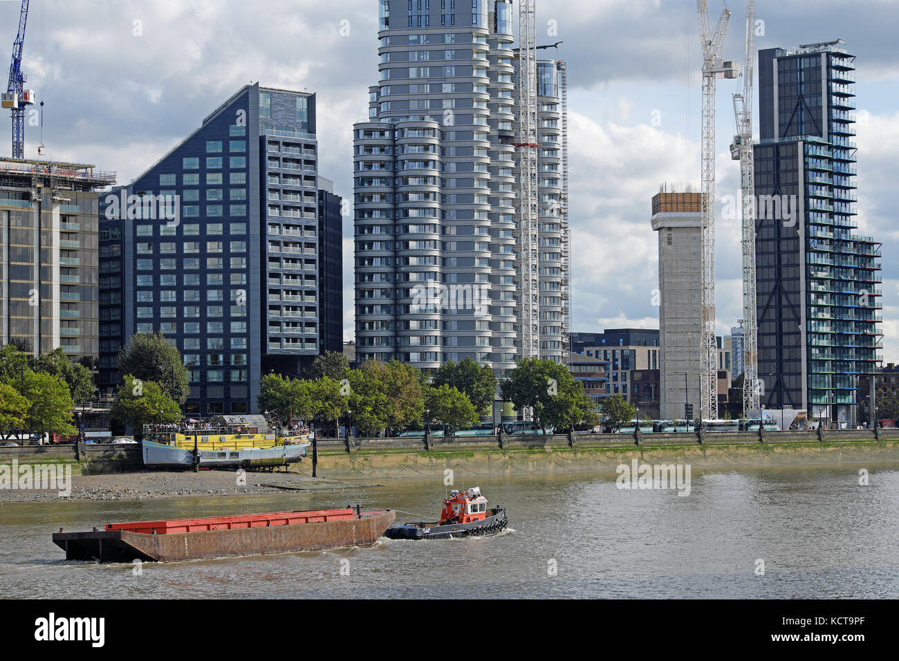 Barge being towed by a tug hi-res stock photography and images - Alamy
