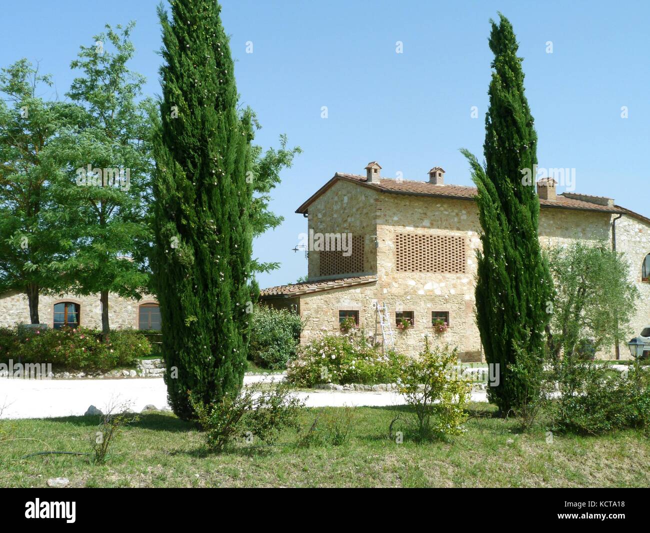 A typical countryside house in Tuscany, Italy. Tuscan countryside ...