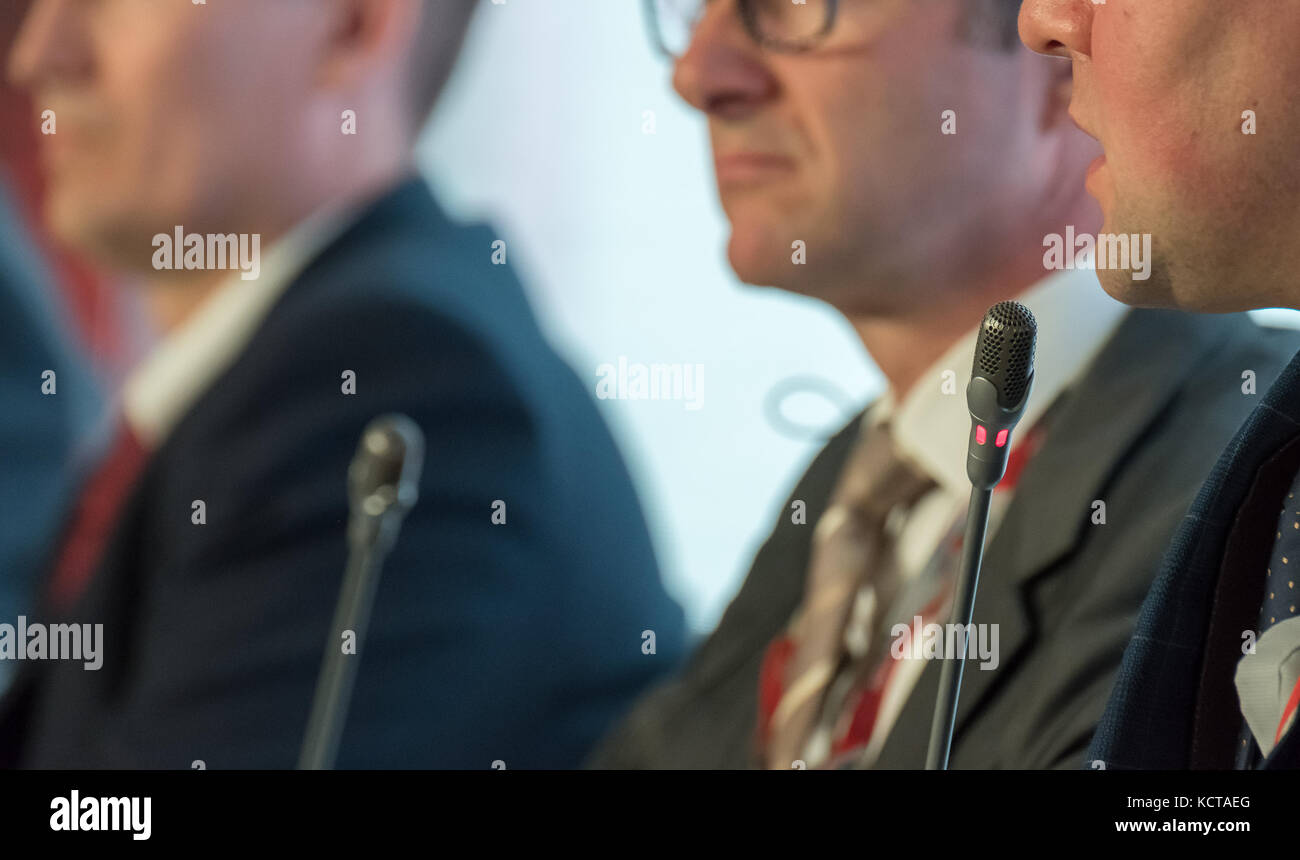 Man speaking at the conference Stock Photo - Alamy