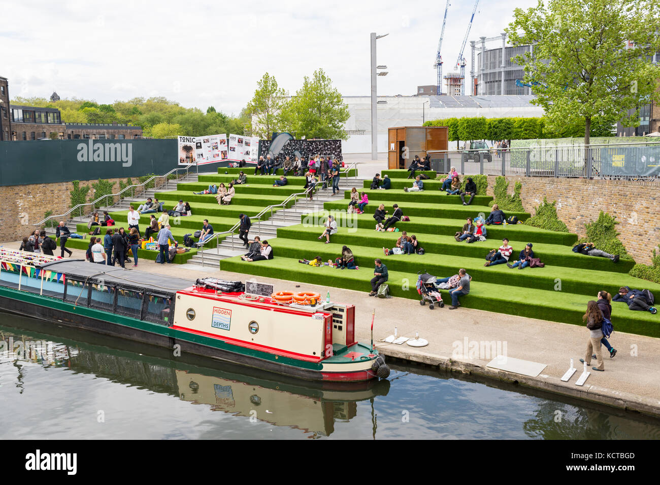 Kings cross granary square hi-res stock photography and images - Alamy
