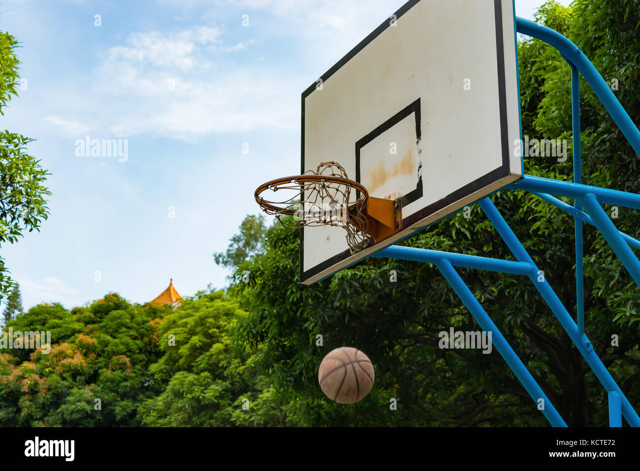 basketball goes into the hoop Stock Photo - Alamy