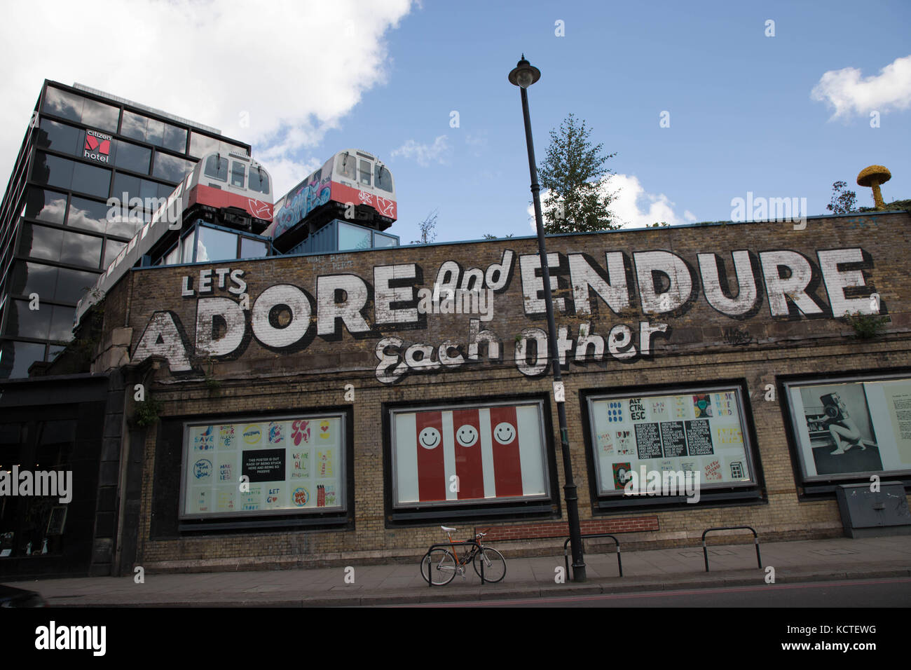 London Bus by the mansion House. City of London Stock Photo - Alamy