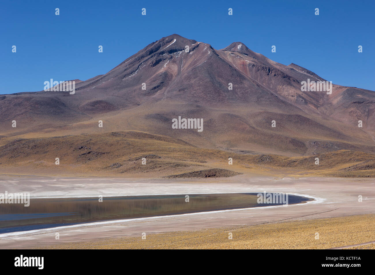 Remote desert lagoon hi-res stock photography and images - Alamy