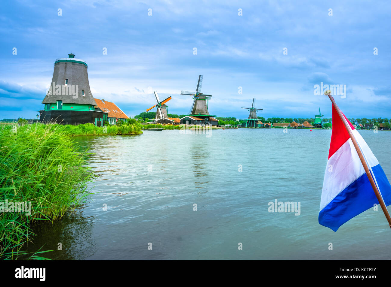 Landscape netherlands windmills hi-res stock photography and images - Alamy