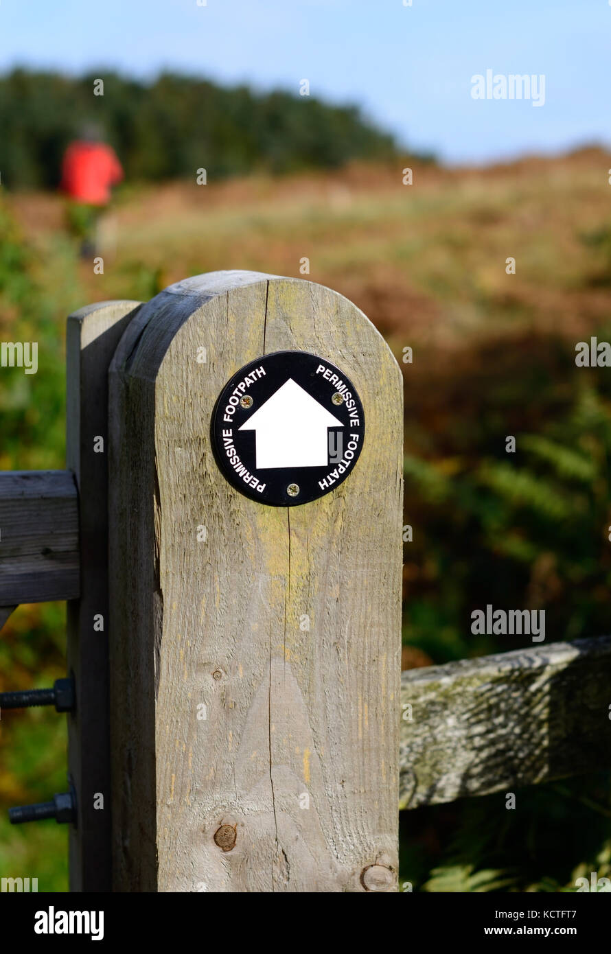 Permissive footpath waymarker on a gate post Stock Photo - Alamy